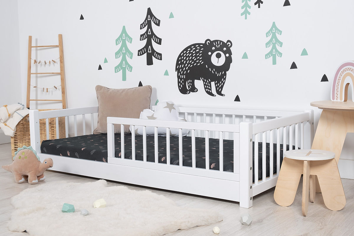 Pat de copii jos Montessori Ourbaby - alb - banaby.ro