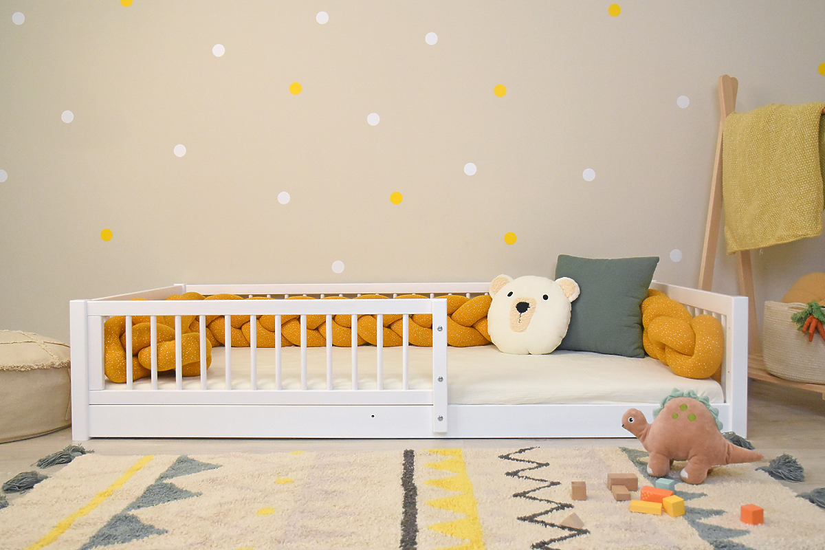 Pat de copii Montessori Woodie Plus - alb - banaby.ro