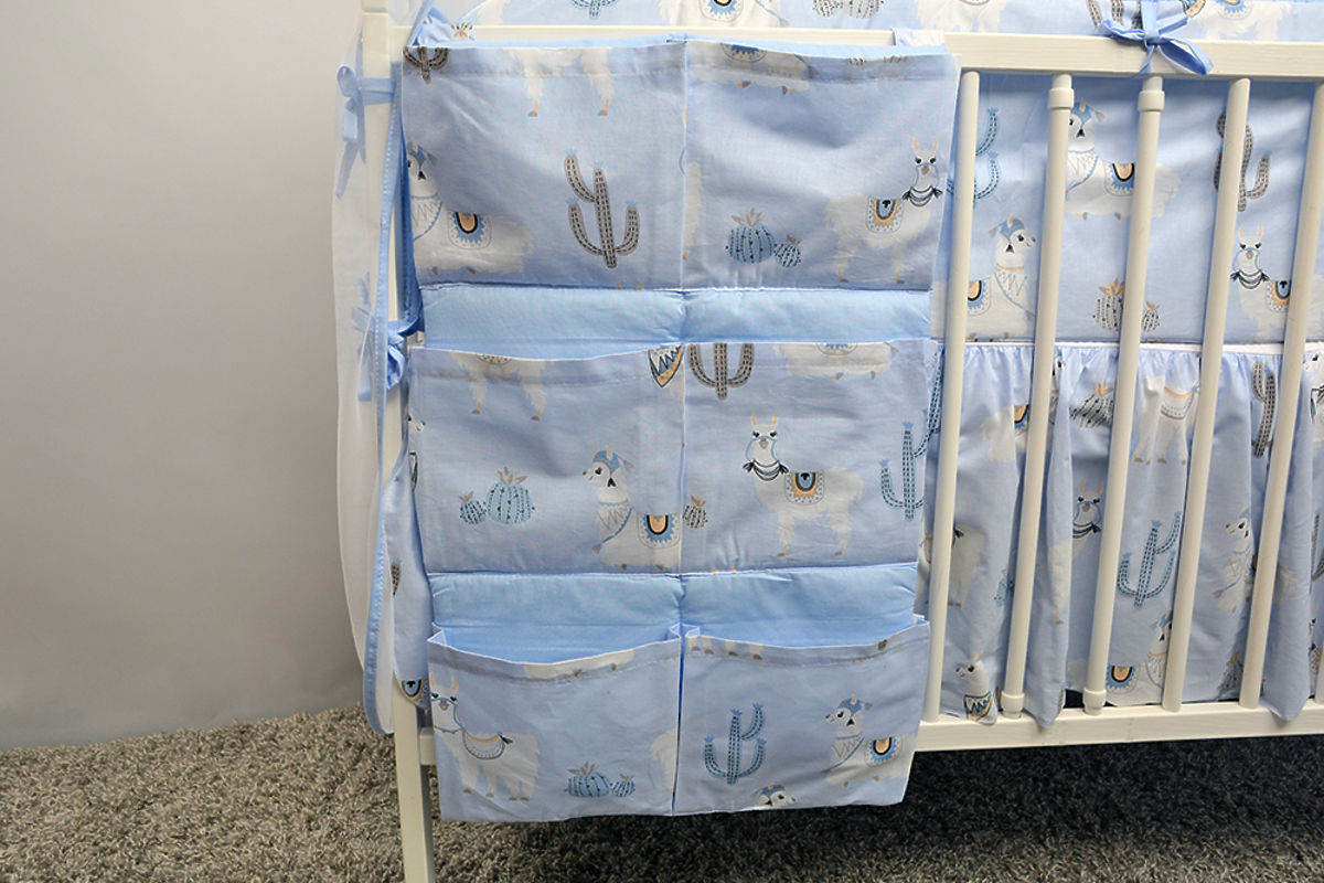 pungaș pe pat de copil lama - albastru - banaby.ro